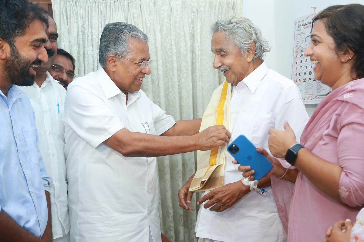 CM, Mammootty greet Oommen Chandy on his 79th birthday - The Hindu